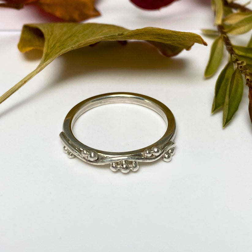 Nature Wavy Vine Ring, Vine and Berry Wedding Ring – Caroline Brook ...
